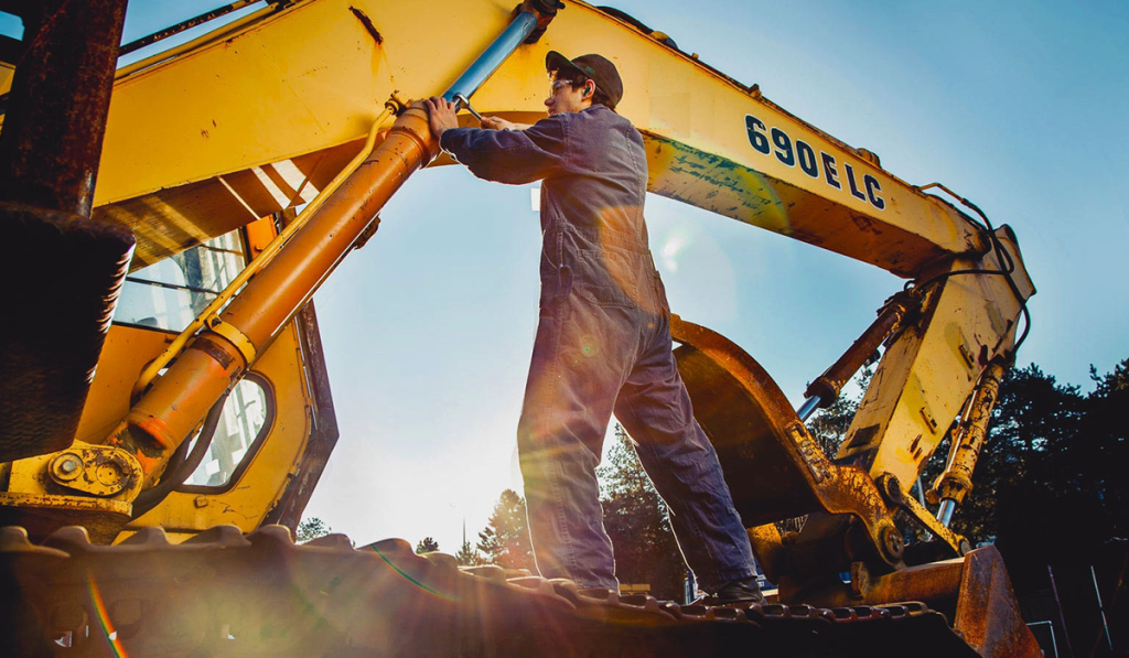 Benefits of Regular JCB Servicing and Maintenance - Straightway